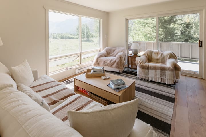 Box Canyon Views - Hillside Hideaway - Telluride