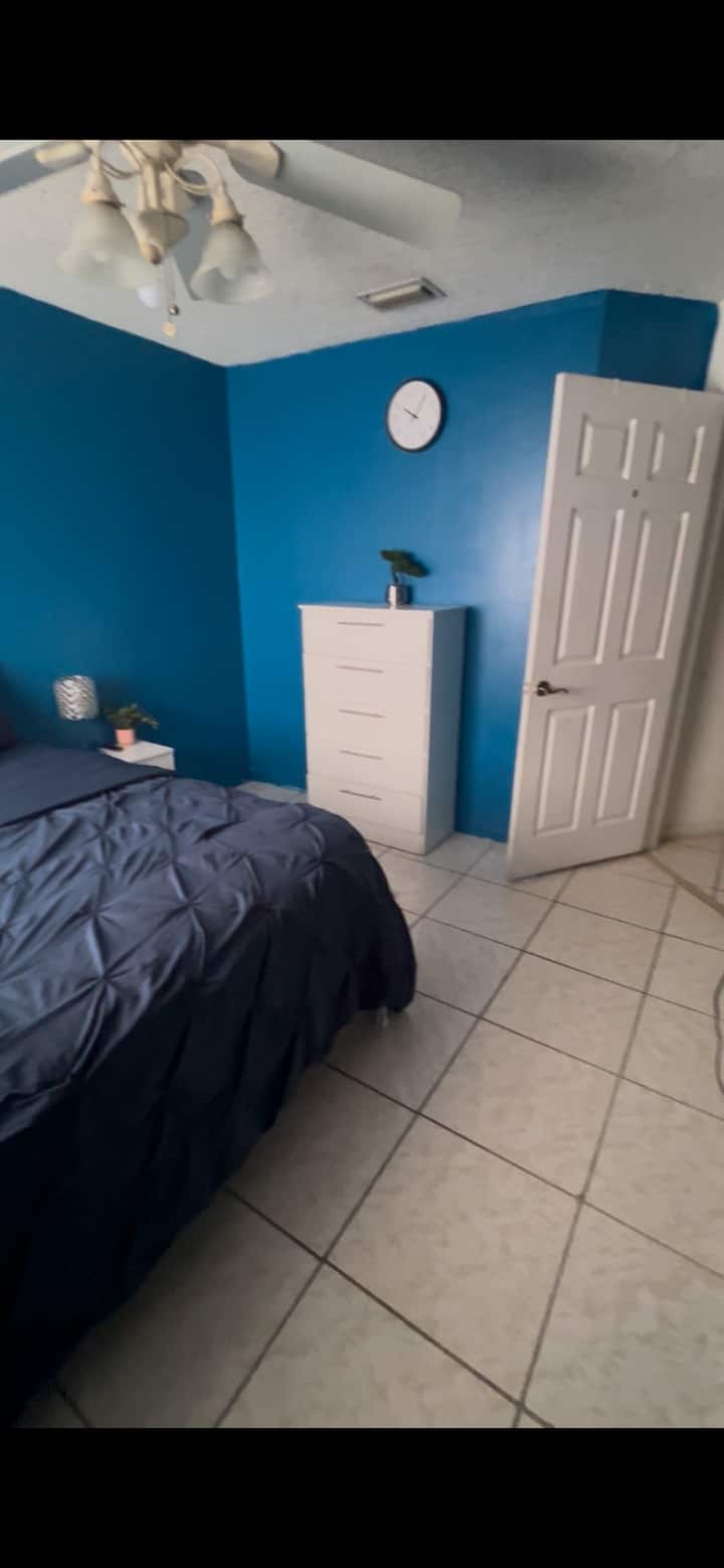 Vibrant Room In Miami/ Homestead - Homestead, FL