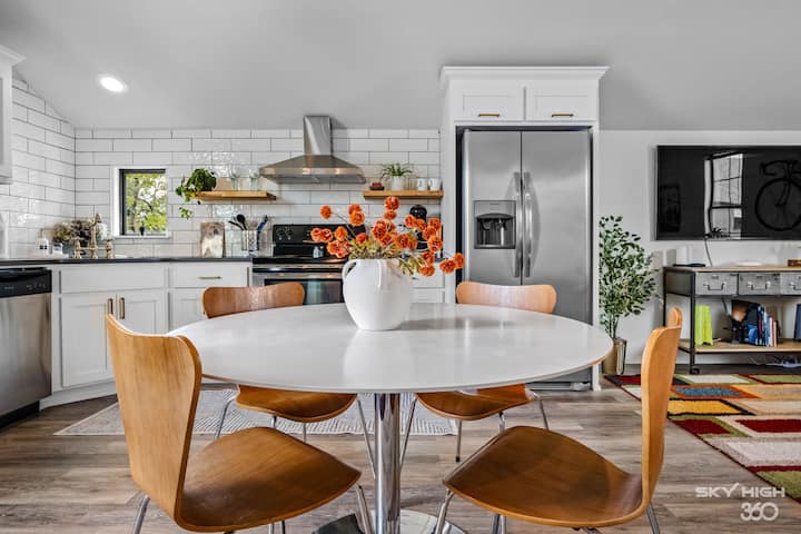 Treehouse On Main | Downtown Bentonville + Trails - Bentonville, AR