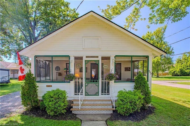 Classic Cottage By The Beach! - Crystal Beach