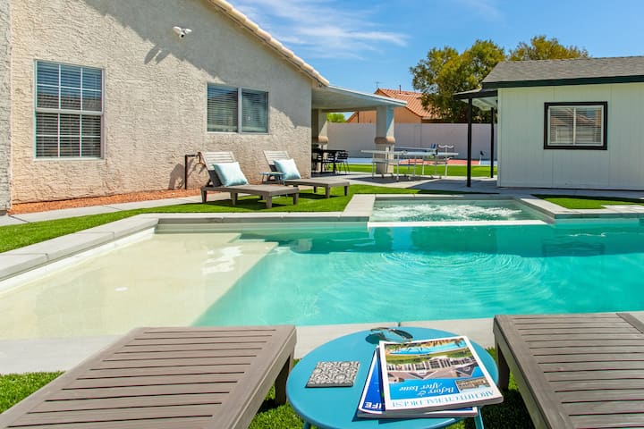 Vegas Getaway Haven 6 Bd W/movie Room & Pickleball - Las Vegas, NV