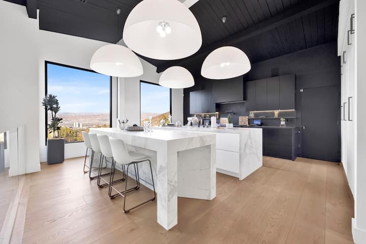 Stunning Hollywood Hills Luxury Retreat With Pool! - Los Angeles, CA