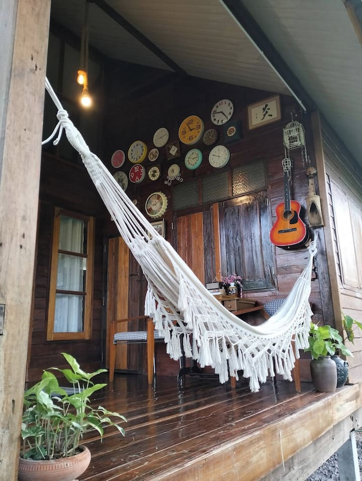 บ้านมะขามคู่ & อาหารเช้า - Thailand