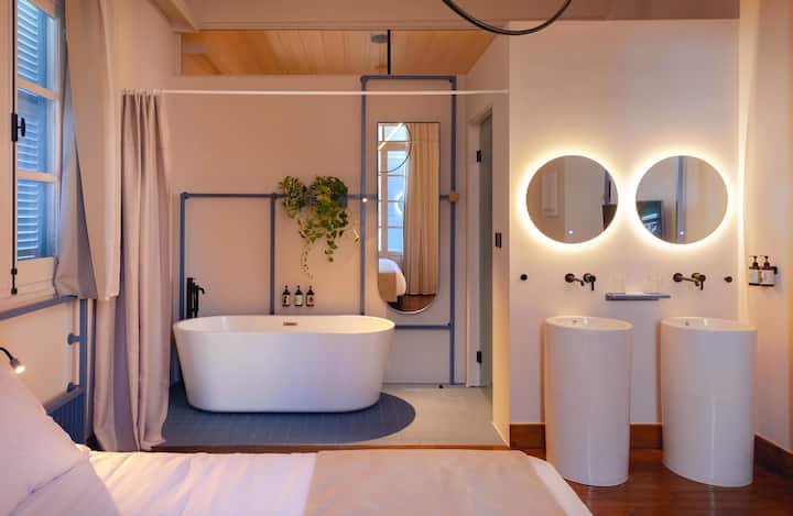 Heart Hotel - Grand Suite With Balcony - Limassol