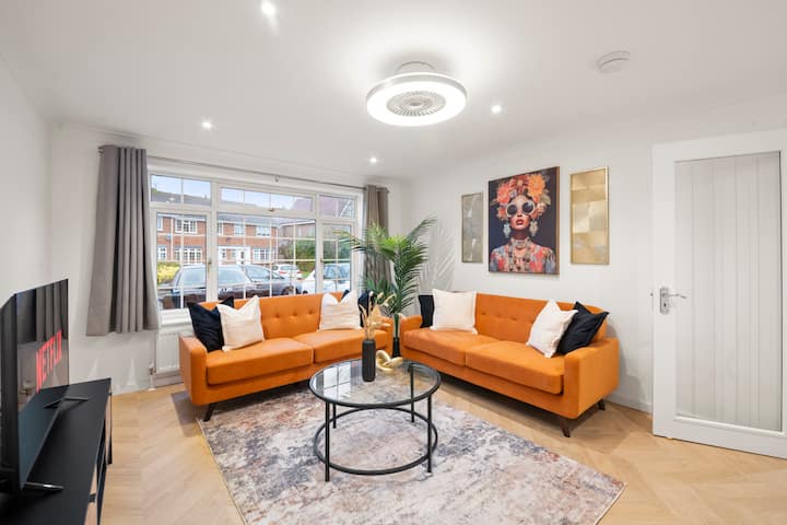 Near Town Centre, Big Patio, Free Parking Sleeps 8 - Maidenhead