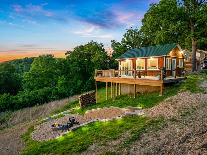 Views! Private Hot Tub And Fire Pit! Couples Cabin - Omaha, AR