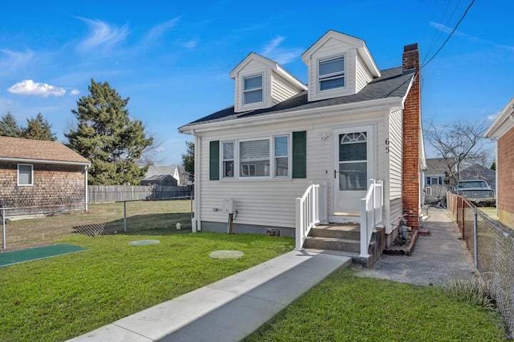 Front Stays In Portsmouth - Tiverton, RI