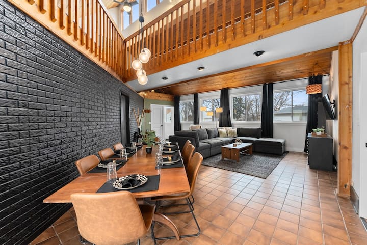 The Clubhouse | Airy | Fun | Centrally Located - Sioux Falls, SD