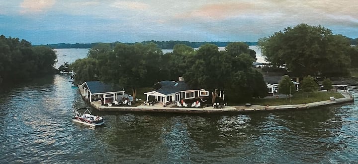 Beautiful Home With Vast Lake View! - Indian Lake, OH