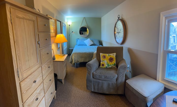 Bright & Cozy Pvt Rm | Perfect For Work & Travel - Rochester, NY