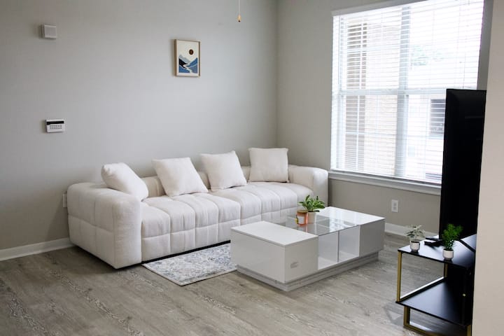 Cozy 1br Retreat – Near Dining & Shopping - The Woodlands, TX