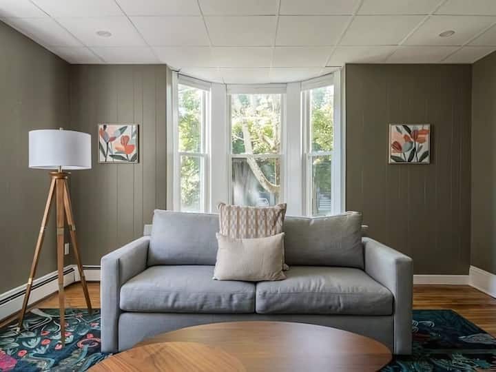Modern Comfort: Stylish 2br For Long-term Stays - Portland, ME