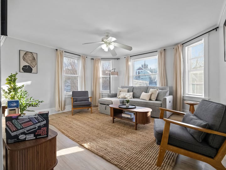 Spacious W Yard + Outdoor +Parking | T Harvard Mit - Belmont, MA