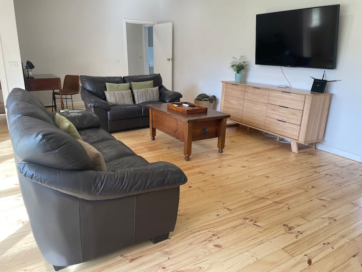 Behind The Black Gate Mildura-central & Private - Mildura