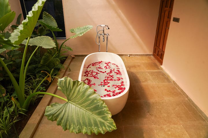 Impiana Bathtub  Suite By Mysa Stays - Karjat