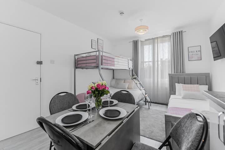 The Beautiful Nest In Camden - London Bridge Station