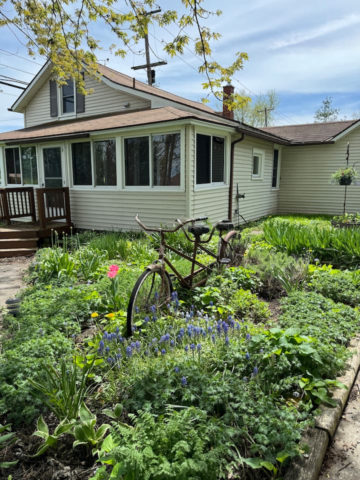 Farmhouse In Geneva - Finger Lakes, NY