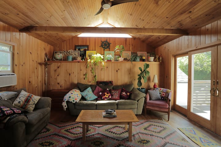 Cozy Bungalow A Few Mins Walk To The Beach & Town - Montauk, NY