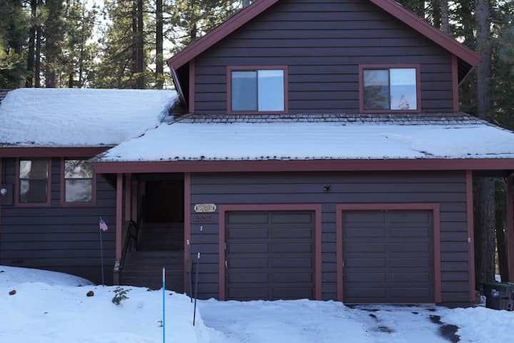 Spacious Truckee Cabin - Truckee, CA