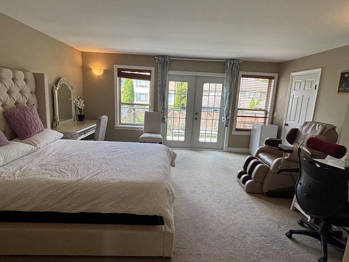 Rose House 2 Bedrooms Sleep 4 & Private Bathroom - Coquitlam