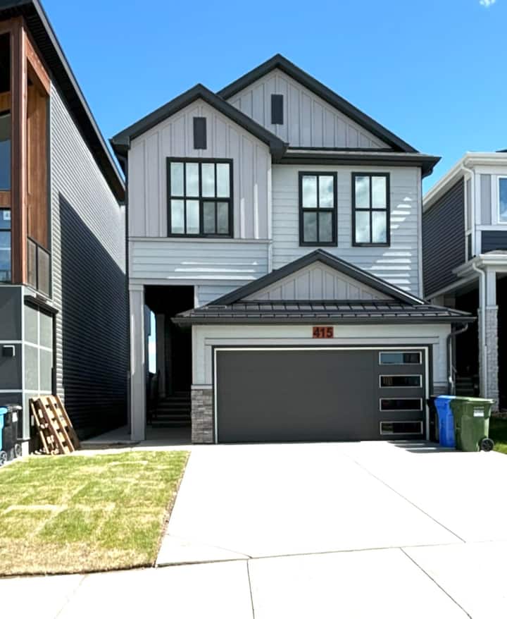 Private 2 Beds 1 Bath Legal Basement Apartment - Calaway Park