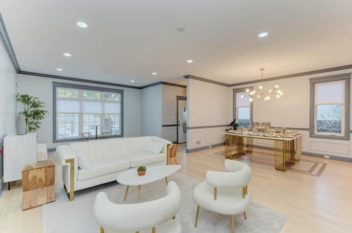 Modern 3500 Sq Ft, Event Room & Sleeps 16 - Chicago