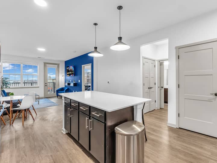 Elegant 1bd | Near Purdue | Free Parking + Gym - West Lafayette, IN