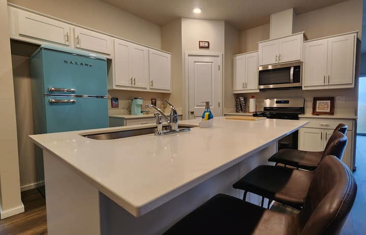 Modern Salem Home - Salem, OR