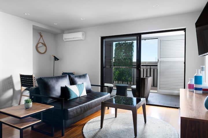 Spacious One Bedroom Apartment With Balcony - Randwick
