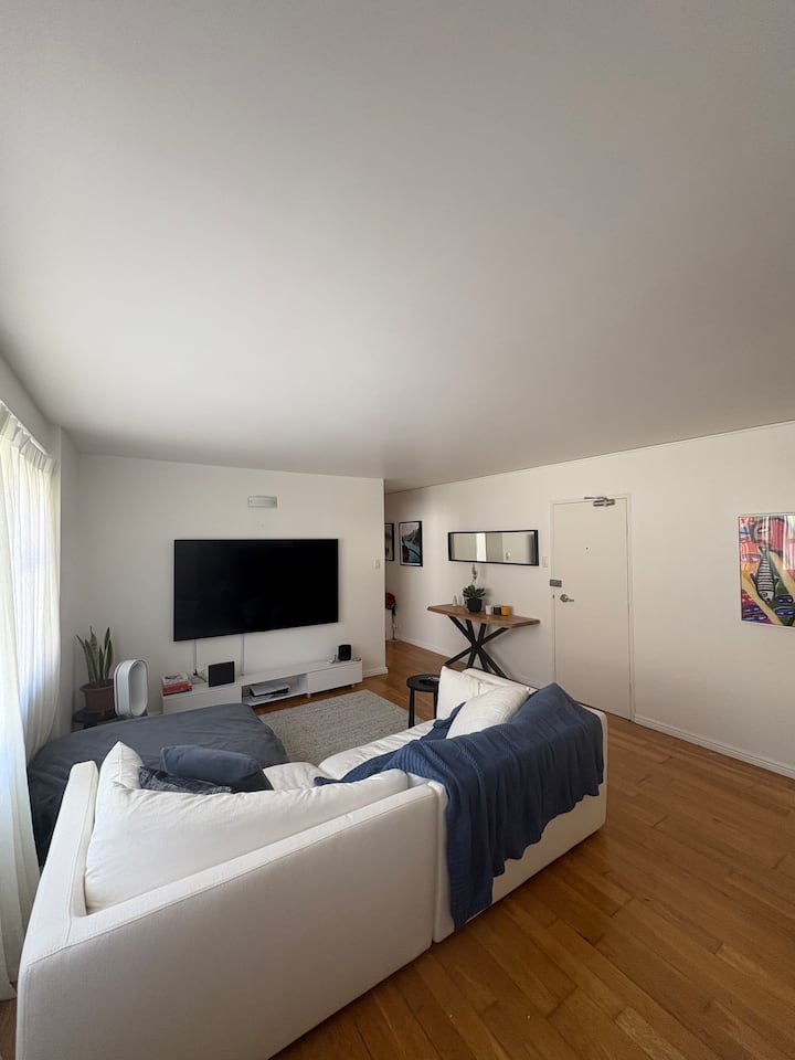 2 Bedroom North Bondi Apartment - Bondi Beach