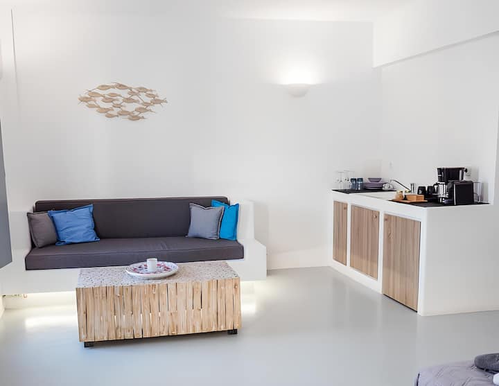 Majestic Sky White Suite With  Hot Tub - Santorin