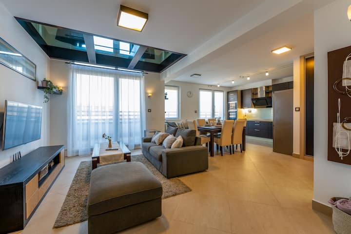 Corvin, Budapest Central 2-floor Family Apt. - Budapest