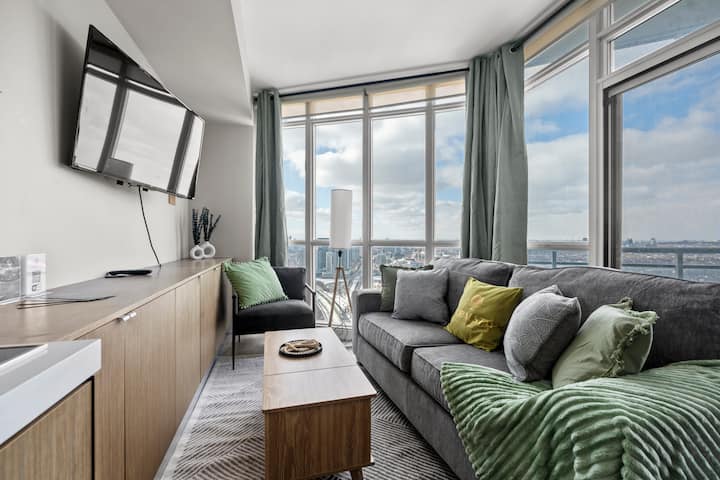 1 Bedroom With King Bed Condo In Downtown - Toronto