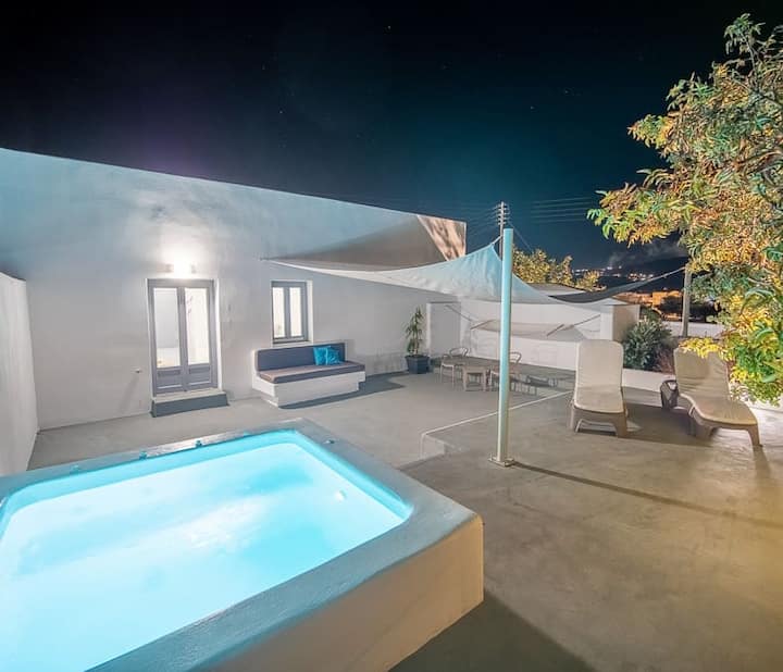 Majestic Sky 3 Suites &3 Hot Tub - 聖托里尼