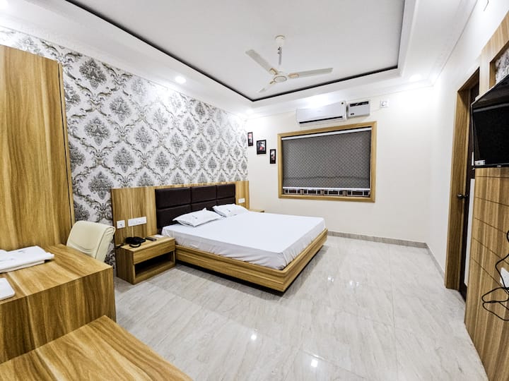 Palm Tree Haven– 2 Bedroom Serviced Apartment - Bhubaneswar