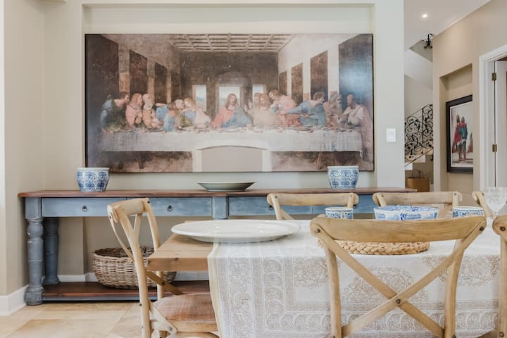 Hyde Park Retreat – Exclusive 5-bedroom Escape - Johannesburg