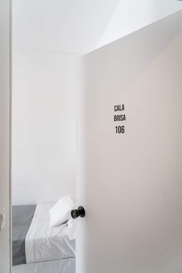 Single Room With Balcony Near Beach - Sitges