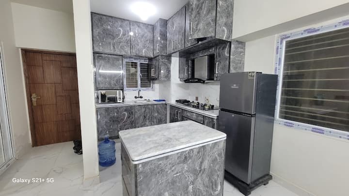 Brand New 2 Bedroom Drawing Lounge Apt In Gulshan - Karachi