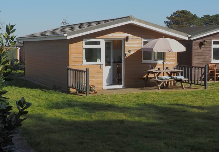 Curlews Nest. Chalet 179 - Constantine Bay