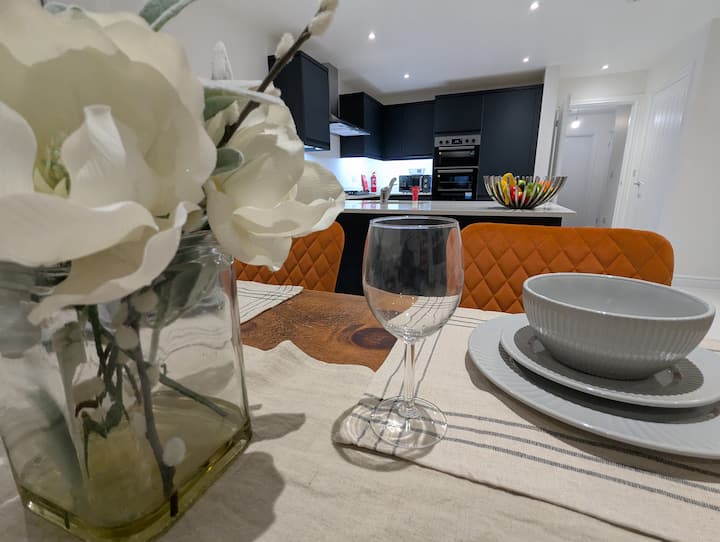 7 Bds, 3 Bth, Prkg-4 M4/329 Contractor Friendly - Bracknell