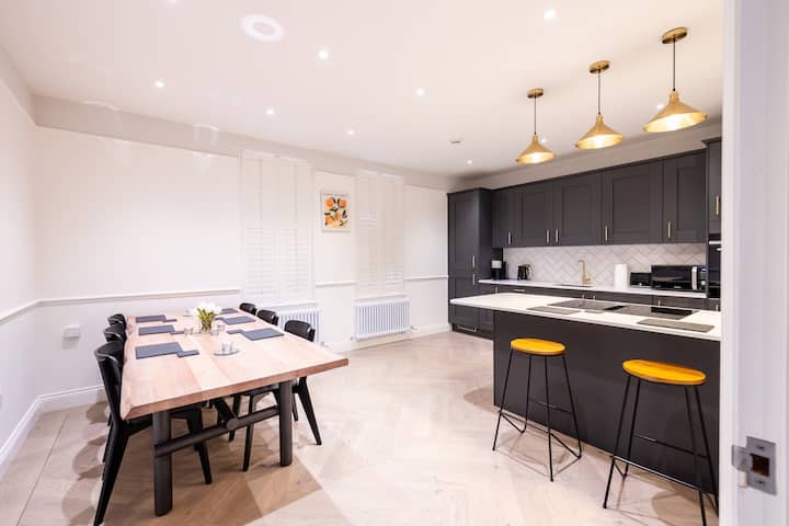 The Stanley
Modern 3/4bed 3bath | Comfort & Style - Kingston upon Thames