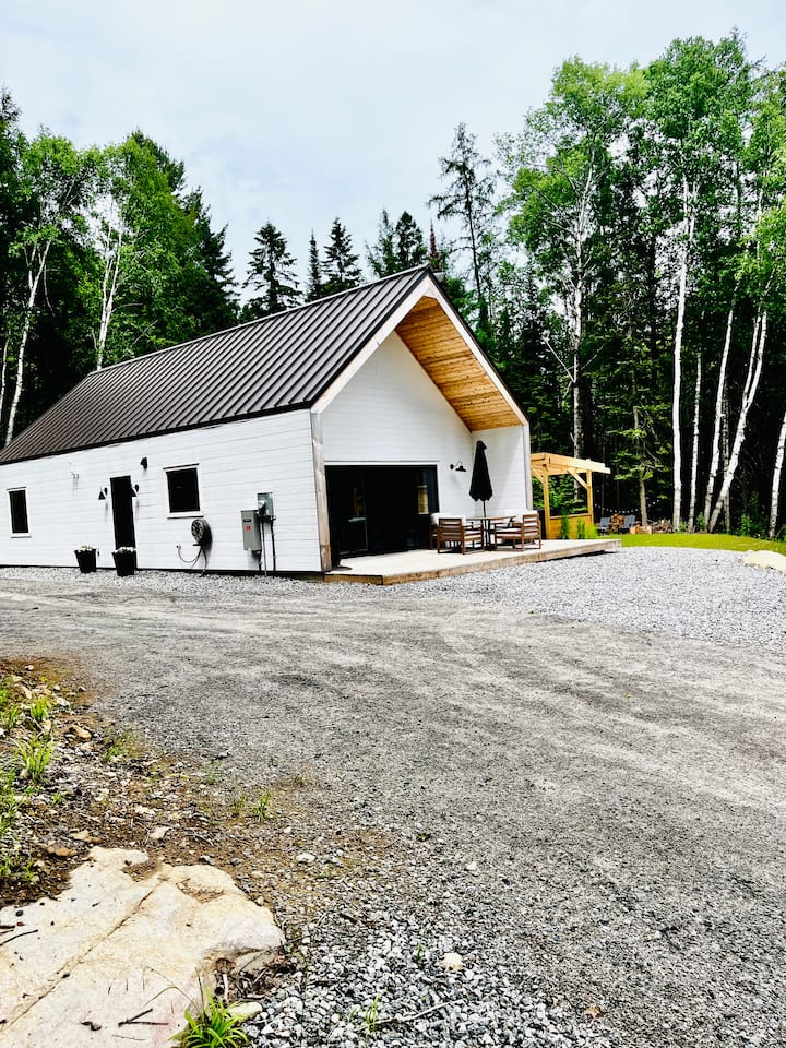 Cabin In The Forest
 •Sauna•hot Tub•
2beds-2baths - Huntsville
