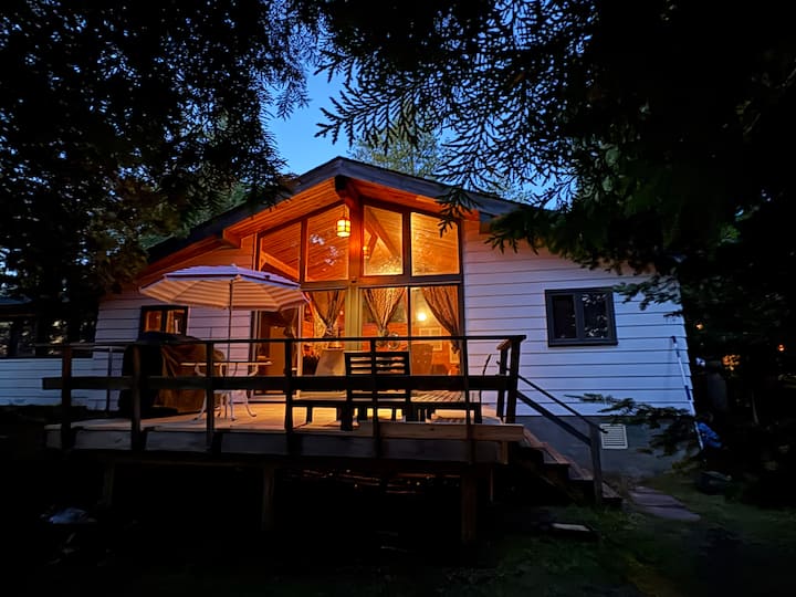 West Dock Summer Cottage - Clayton Lake