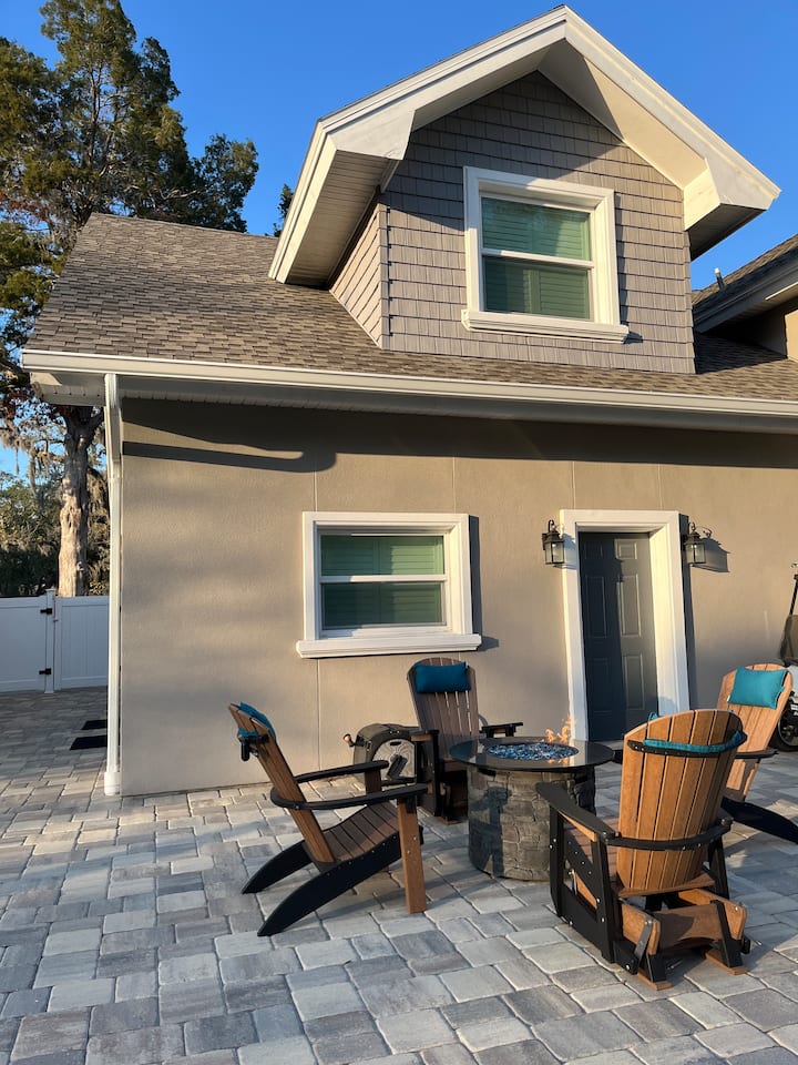 "Days Off Guesthouse" - Palm Harbor, FL