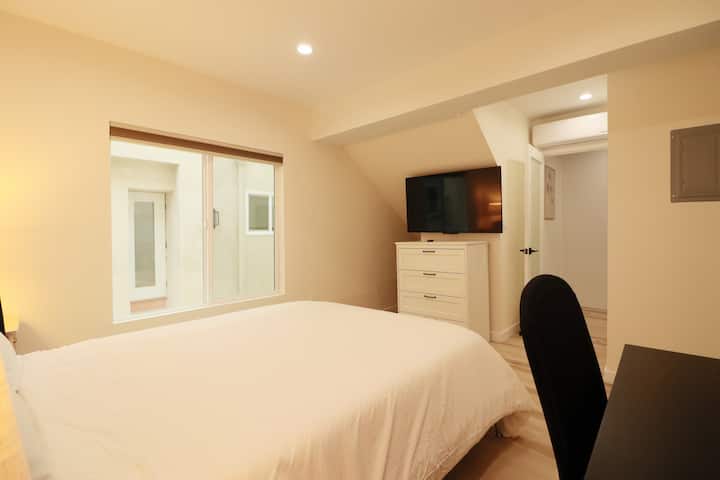 Newly Renovated 1br In Prime Weh - Beverly Hills, CA