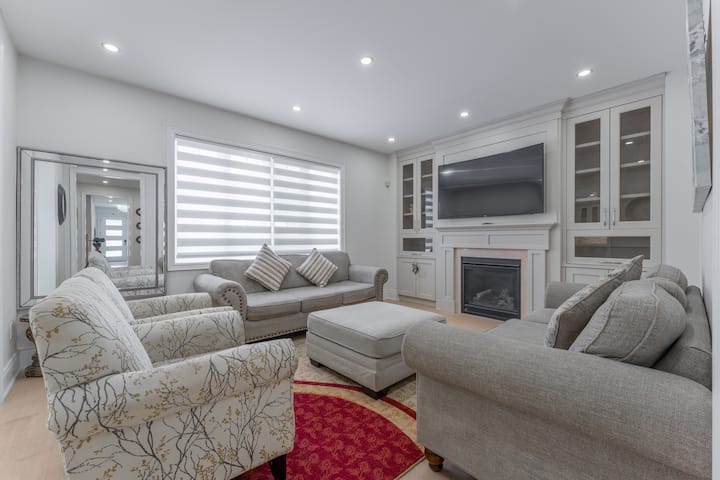 Detached | Spacious | Work Desk & Room - Bolton, ON, Canada