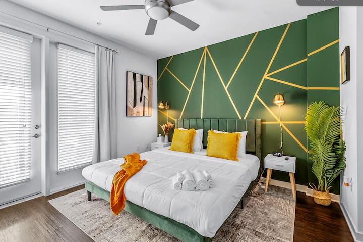 City Oasis | Pool, Jacuzzi, Bbq & Netflix, Parking - Palms - Los Angeles