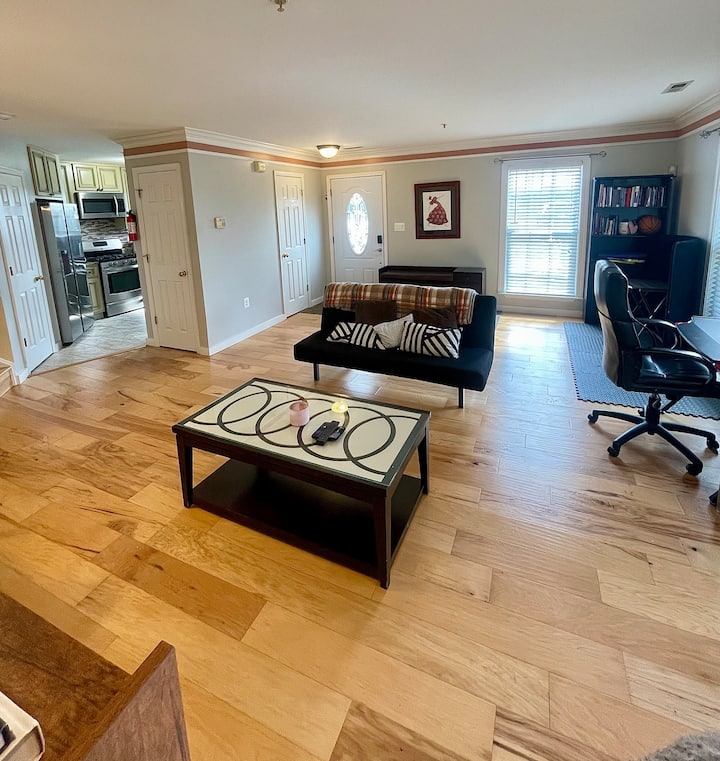 Marks Luxury Airbnb - Frederick, MD