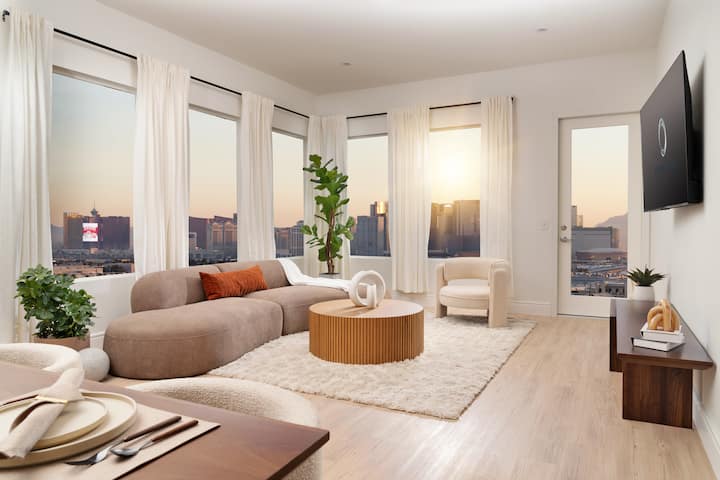 Huge 3br • King + 4 Queens • Near Strip - 拉斯維加斯, NV