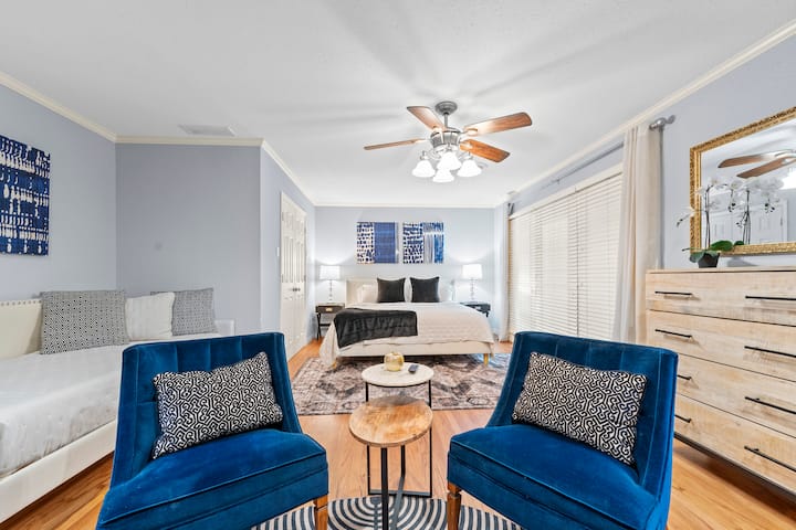 Luxe Preston Hollow 4br | Estate Pool + Firepit - Dallas, TX